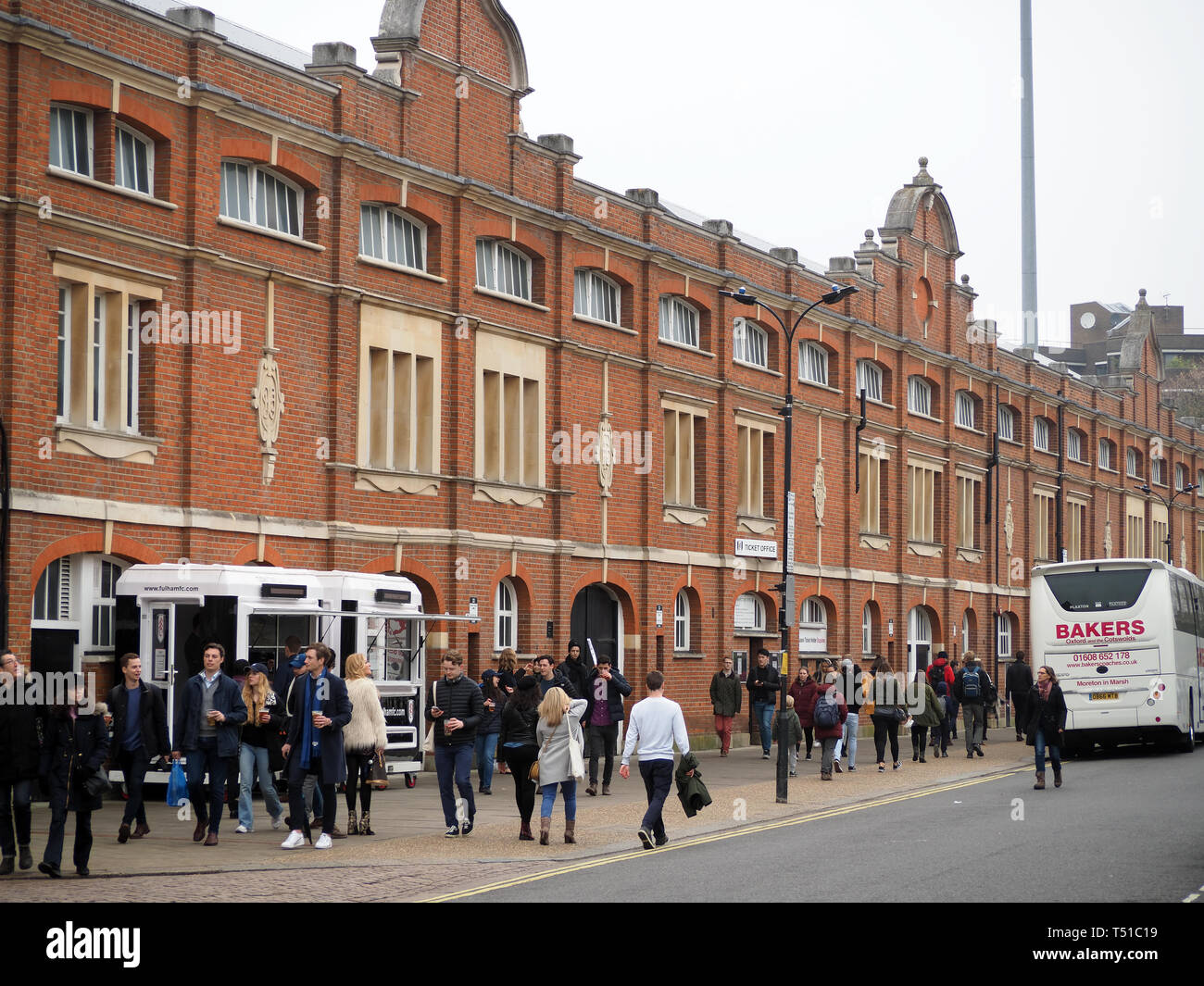 At craven cottage hi-res stock photography and images - Alamy