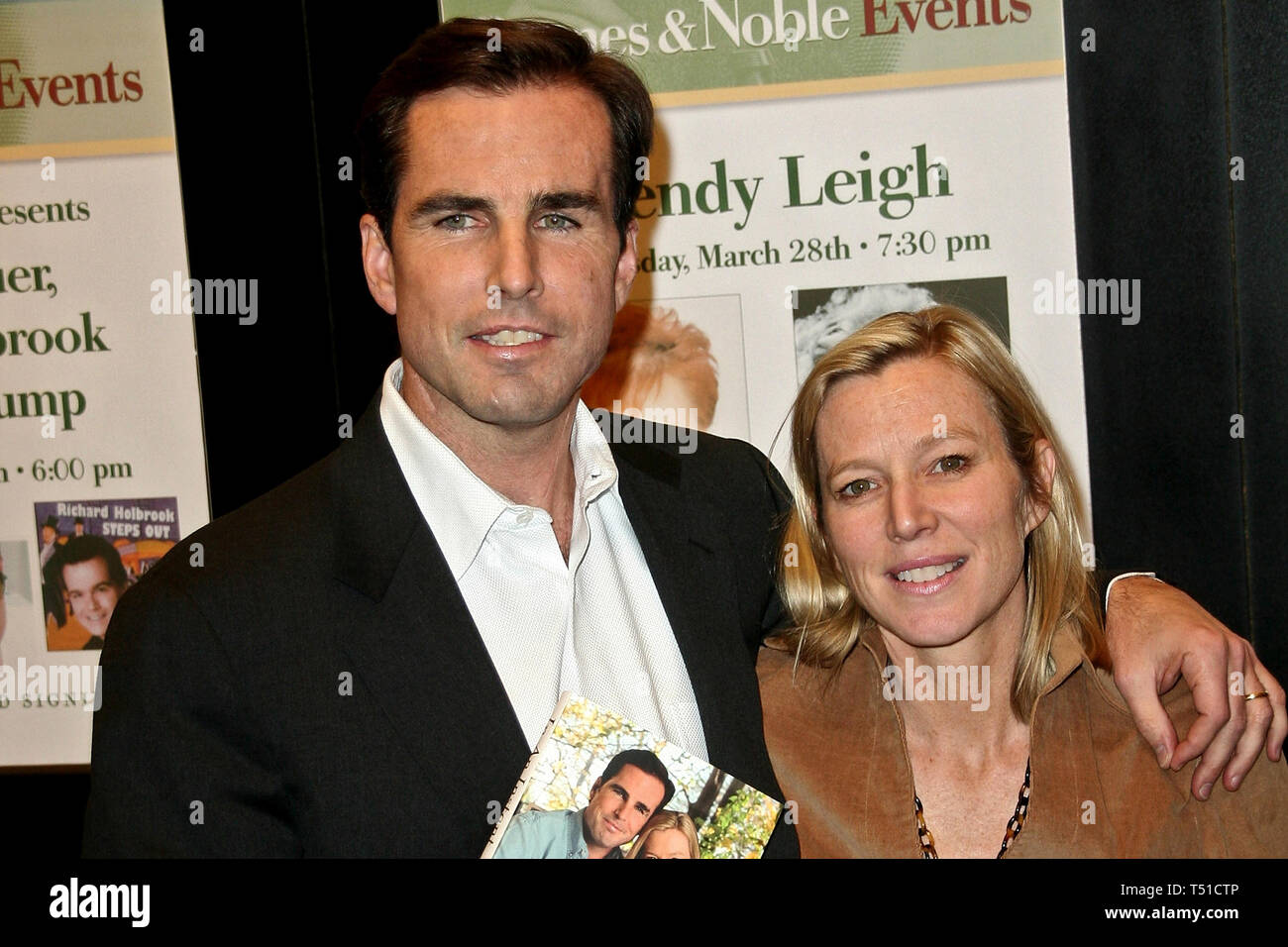 New York, USA. 16 Mar, 2007. Bob Woodruff, Lee Woodruff at The book ...