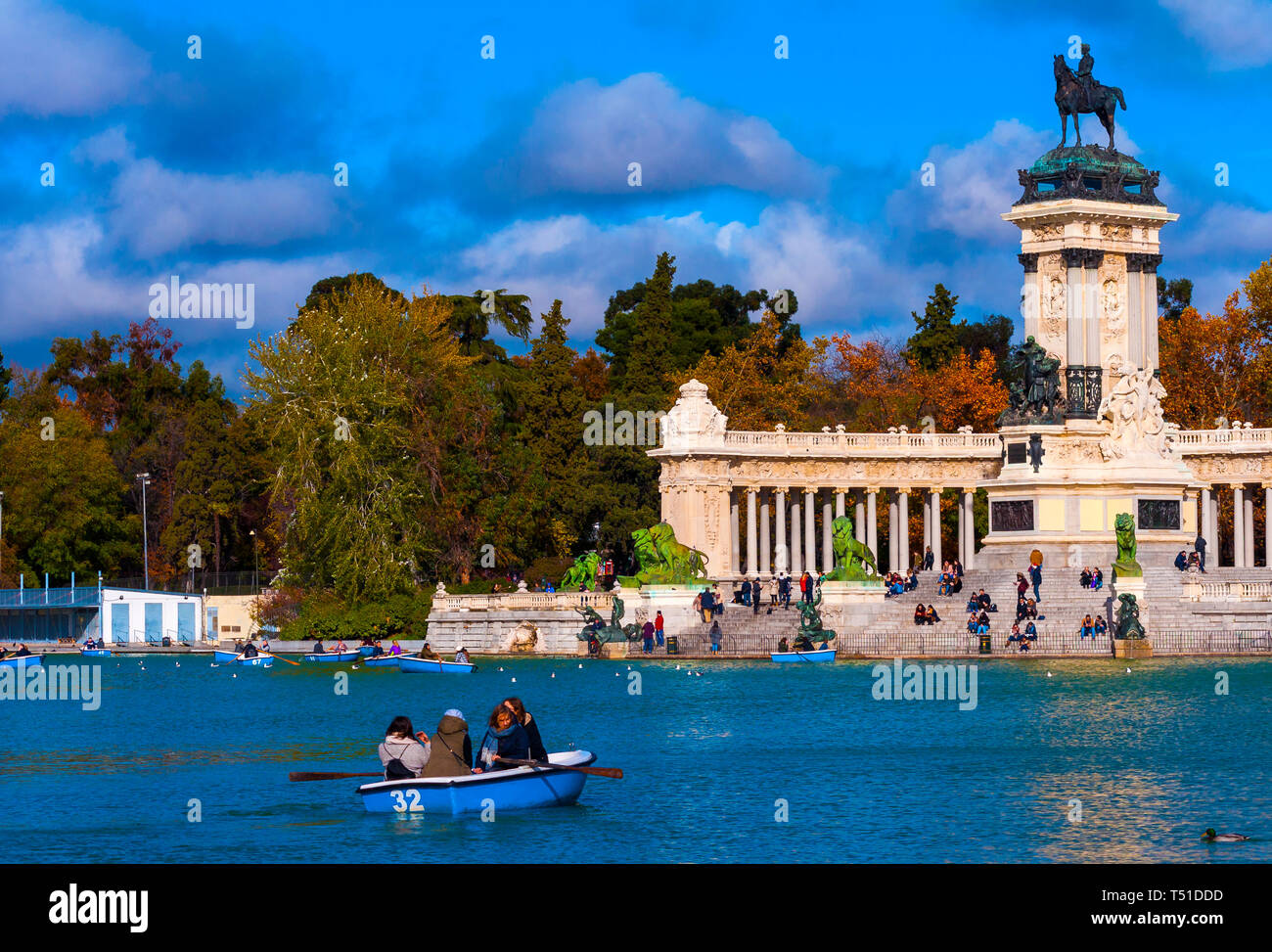 Estanque del Parque de El Retiro. Madrid. España Stock Photo - Alamy