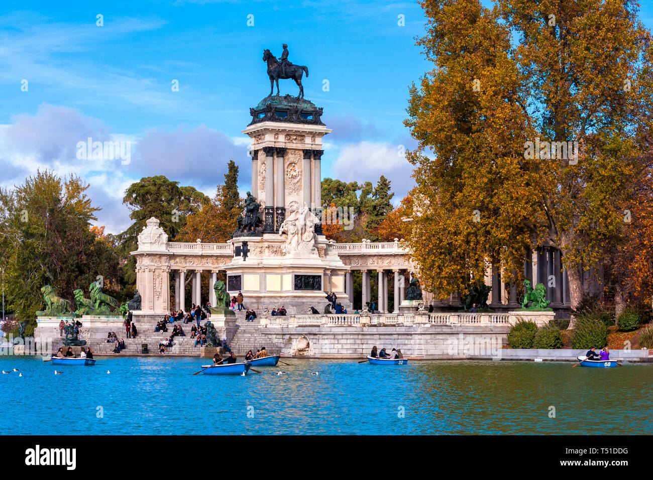 Estanque del Parque de El Retiro. Madrid. España Stock Photo - Alamy