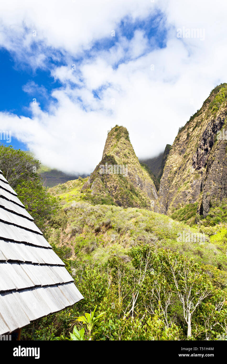 The famous Iao Needle in the Iao Valley State Park in Maui, Hawaii ...