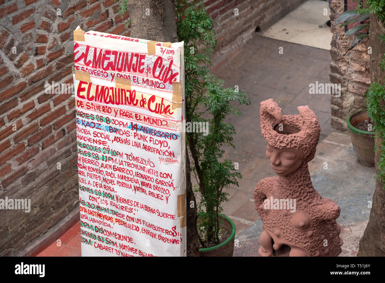 'El Mejunje de Silverio' indoors details of the famous place and ...