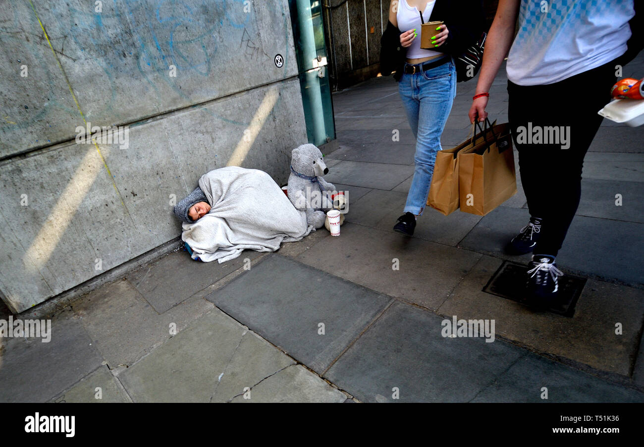 Homeless man london hi-res stock photography and images - Alamy