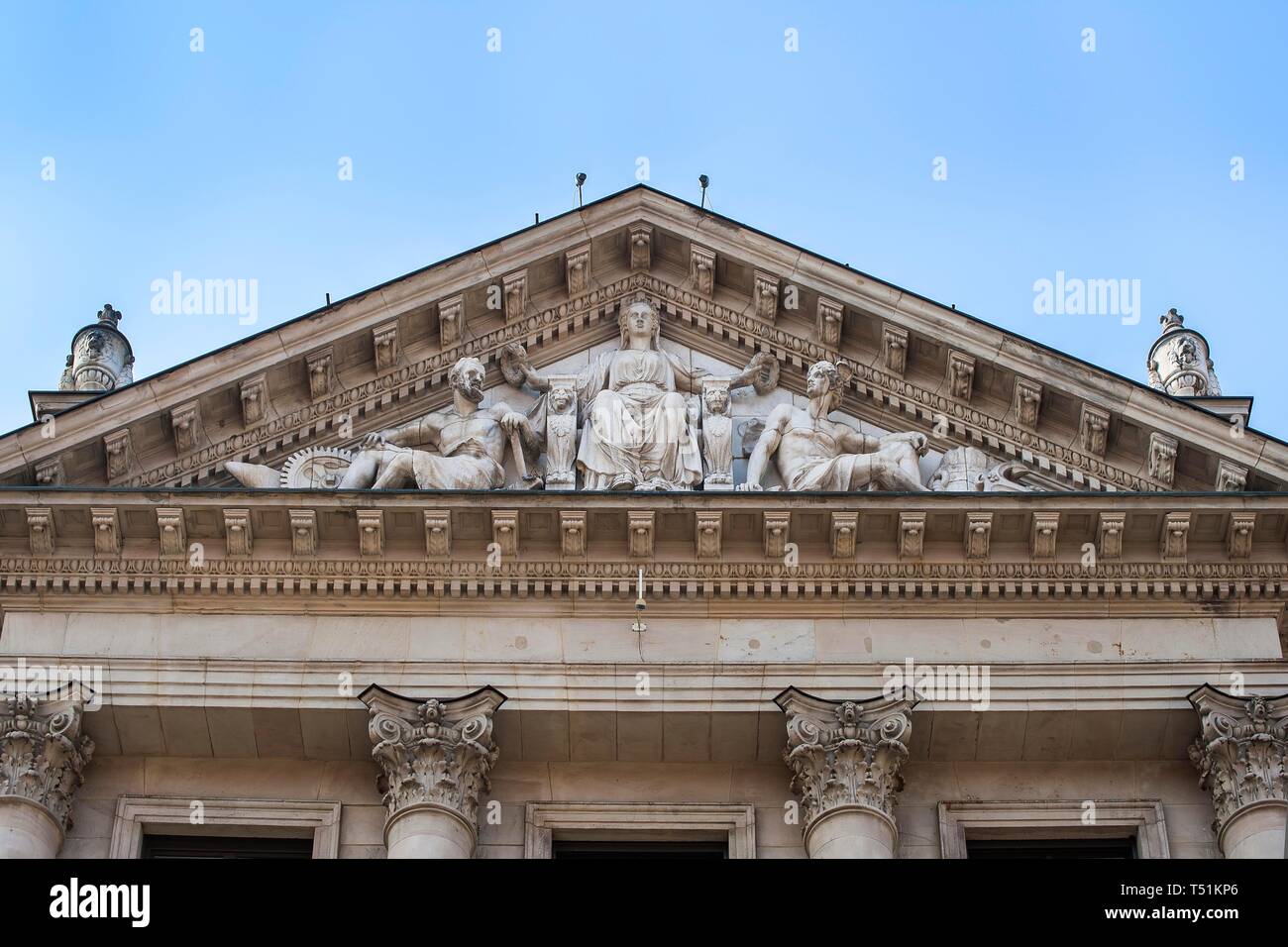 Triangular building hi-res stock photography and images - Alamy