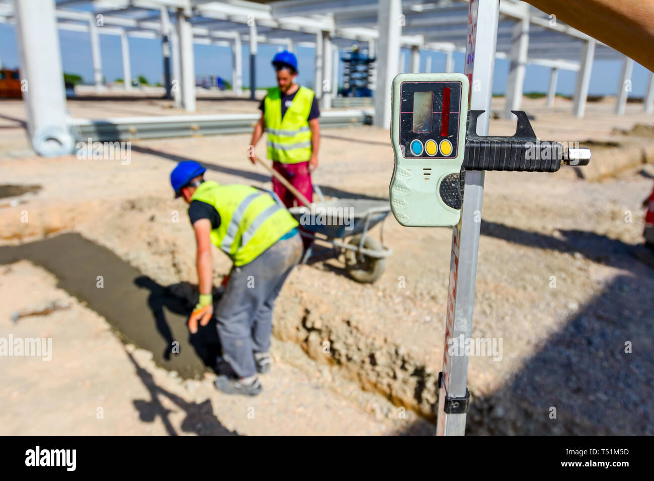 Leveling rod hi-res stock photography and images - Alamy