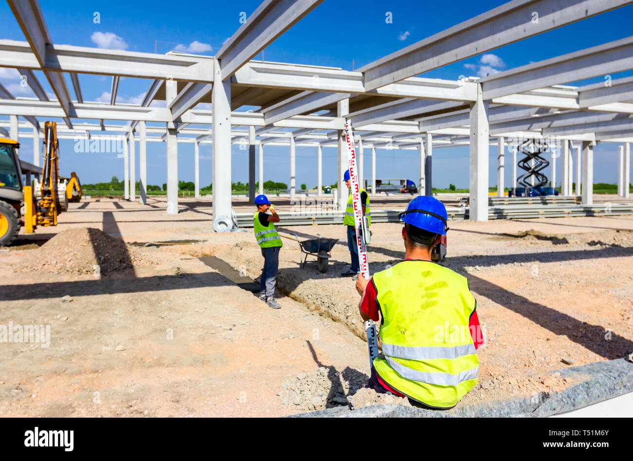 Leveling rod hi-res stock photography and images - Alamy
