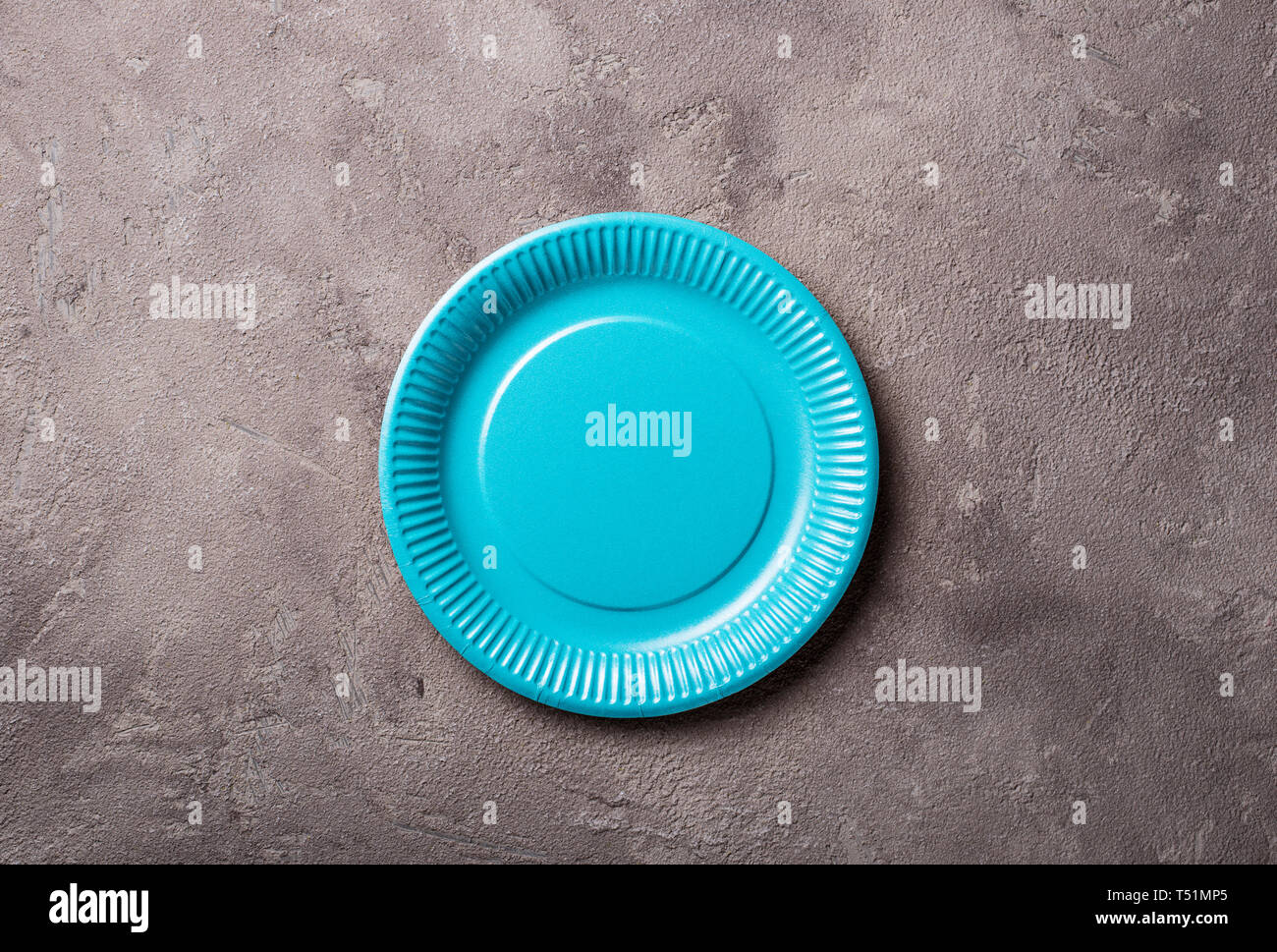 Eco friendly blue paper plate Stock Photo - Alamy