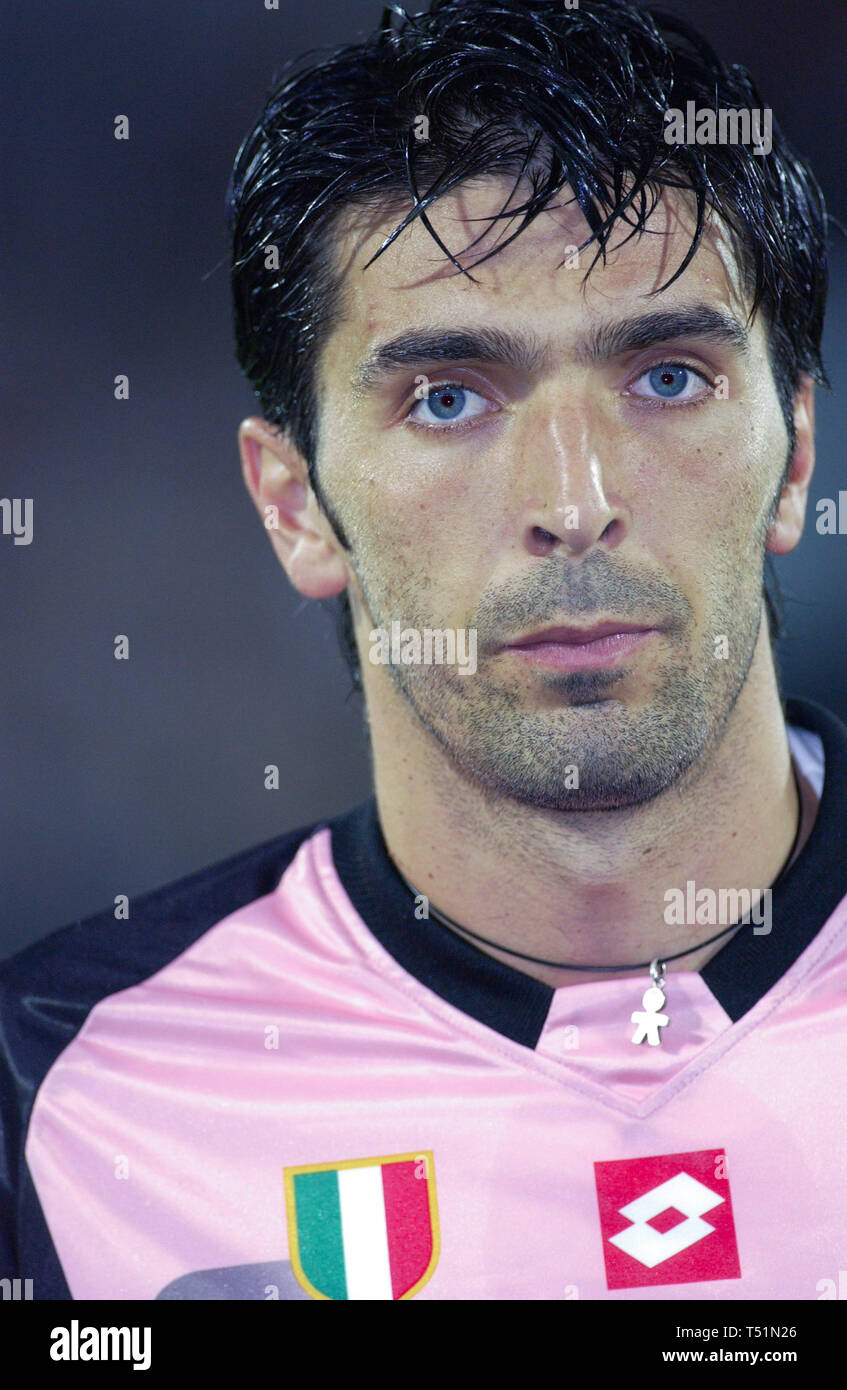 Buffon 2002 hi-res stock photography and images - Alamy
