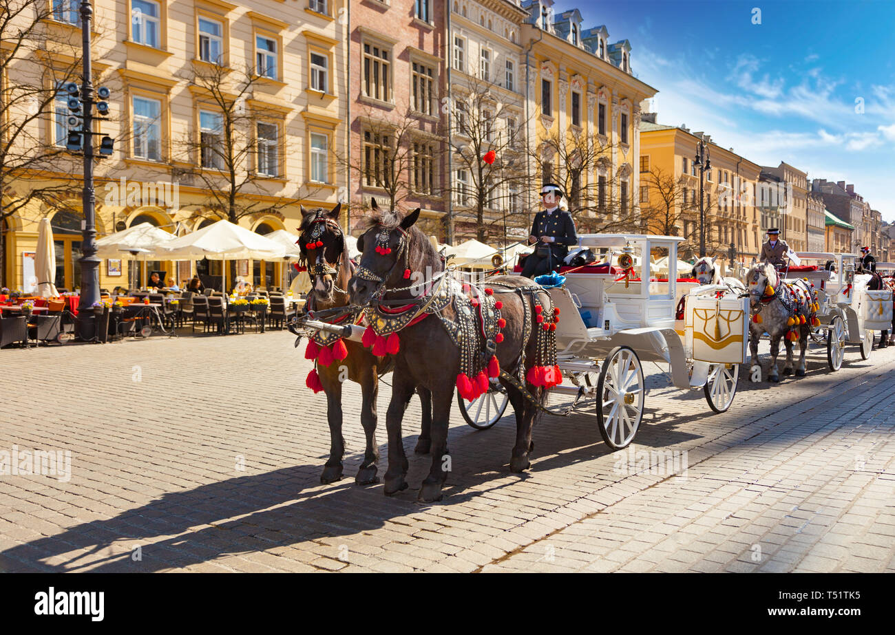 Horse drawn carriages april hi-res stock photography and images - Alamy