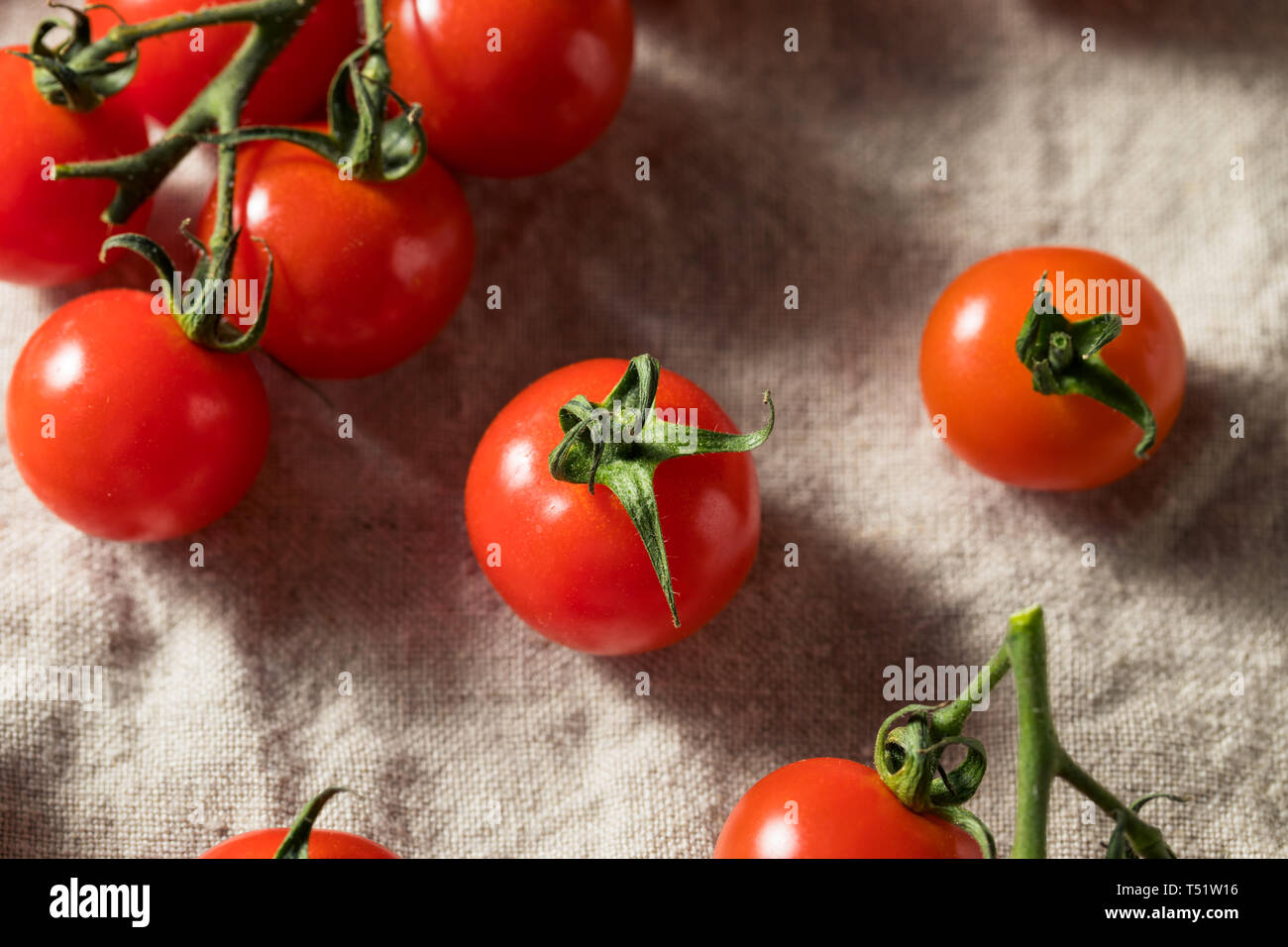 Raw Red Organic Cherry Tomatoes Ready to Eat Stock Photo - Alamy