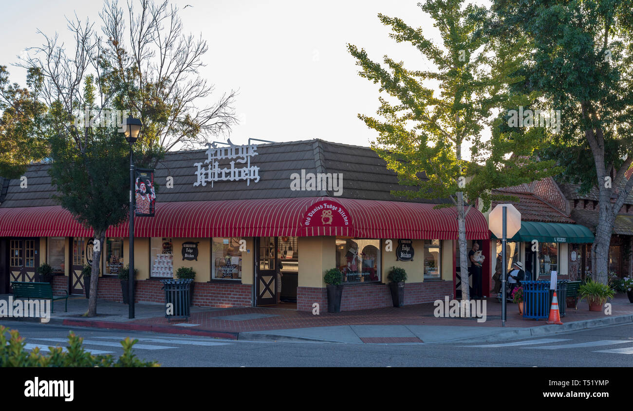 Storefront awning hi-res stock photography and images - Alamy