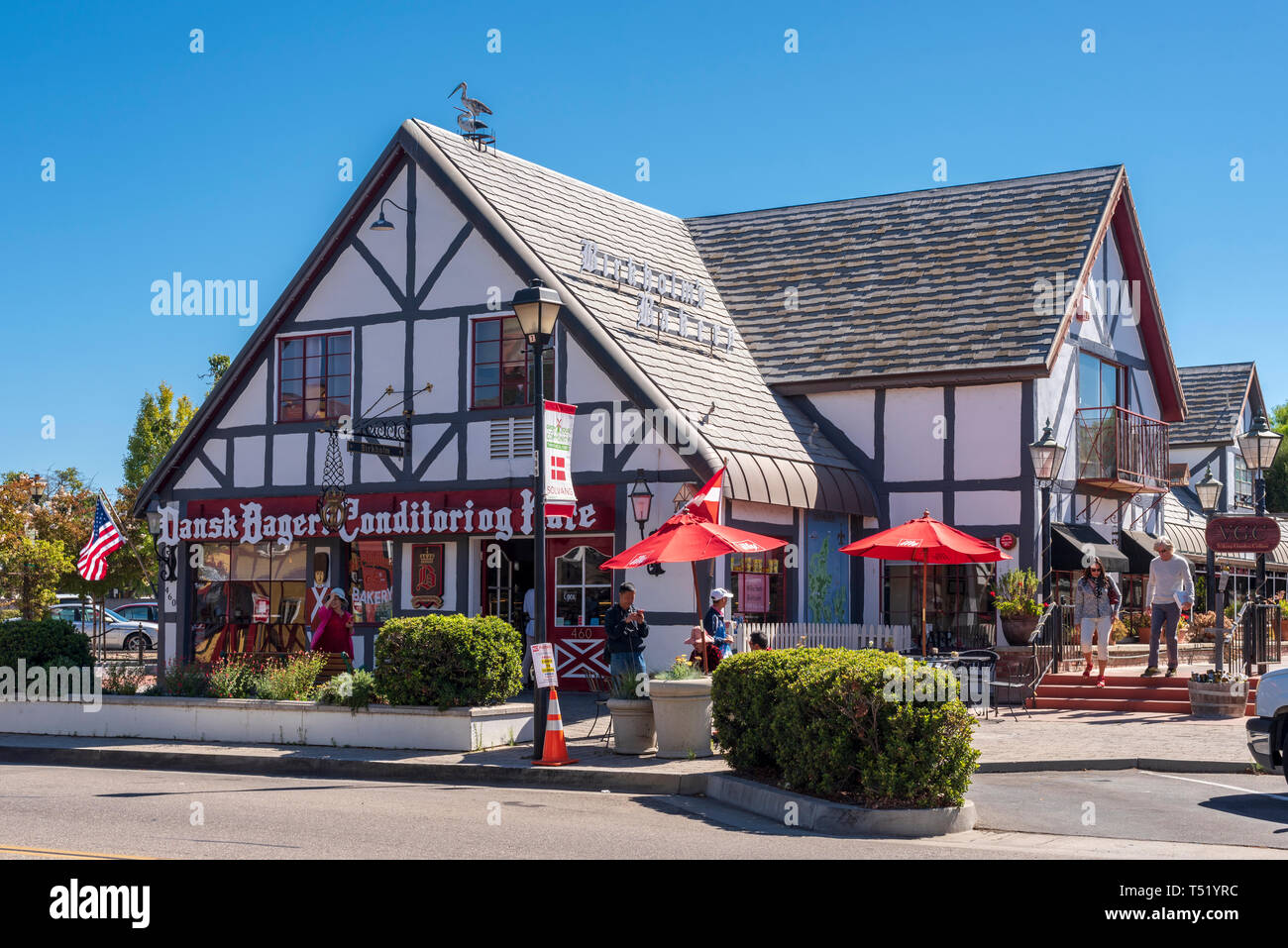 Two story business building hi-res stock photography and images - Alamy