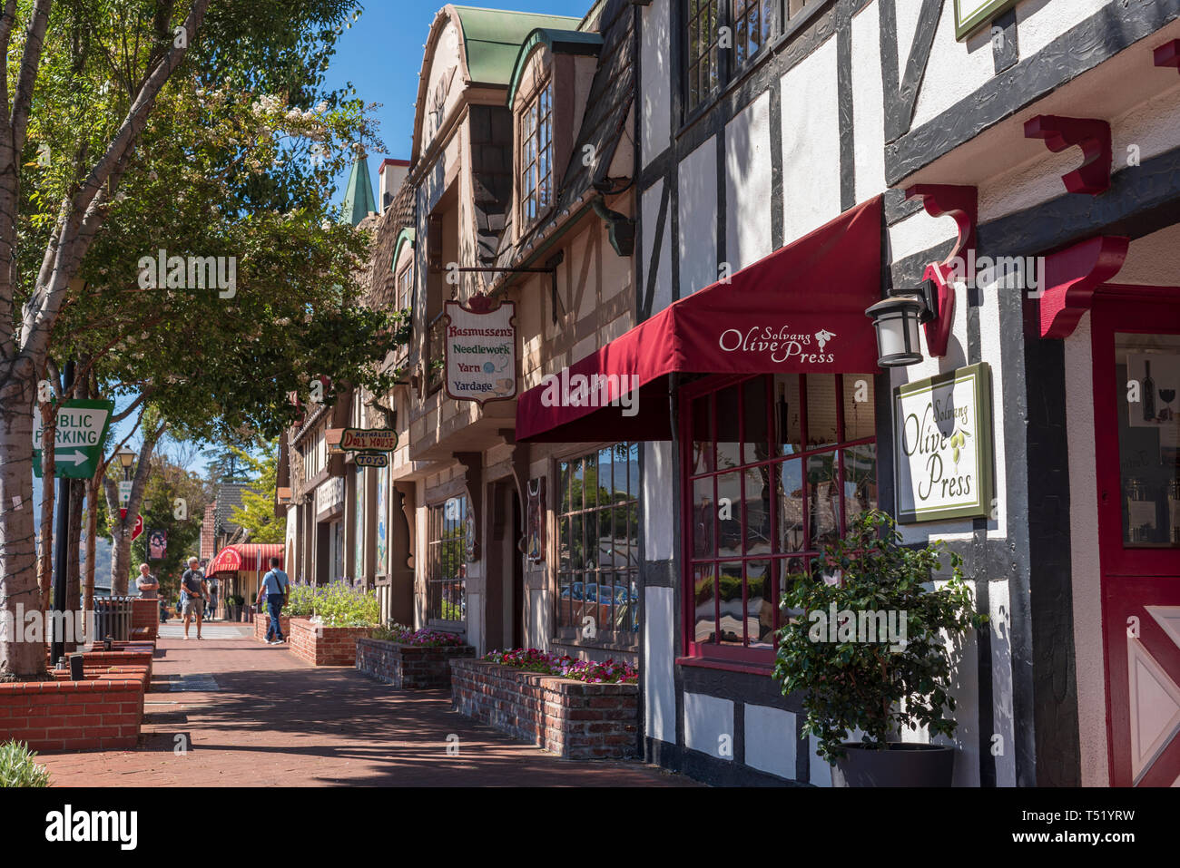 Store fronts hi-res stock photography and images - Alamy