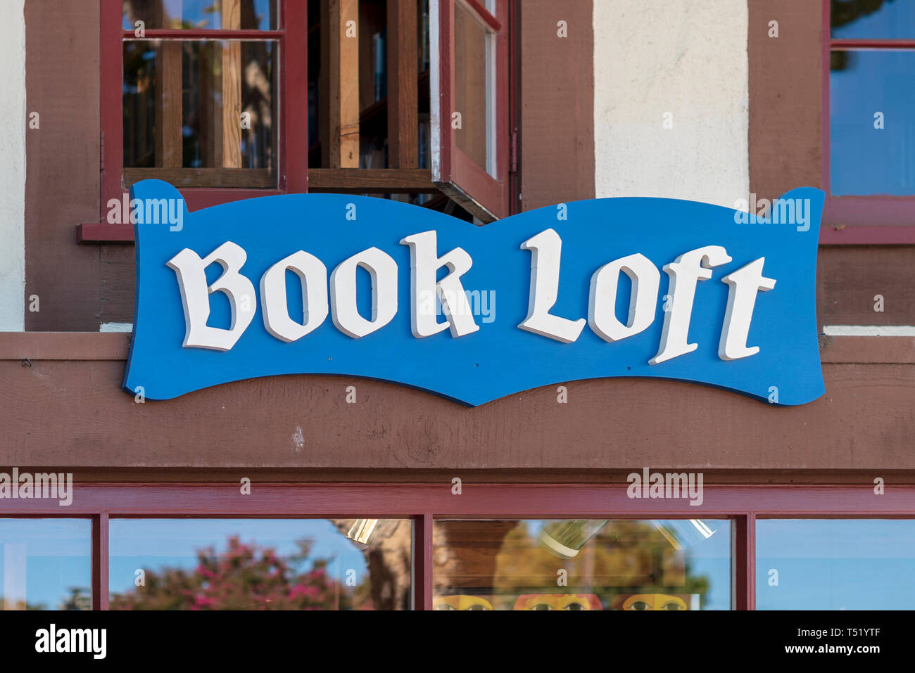 Book store front hi-res stock photography and images - Alamy