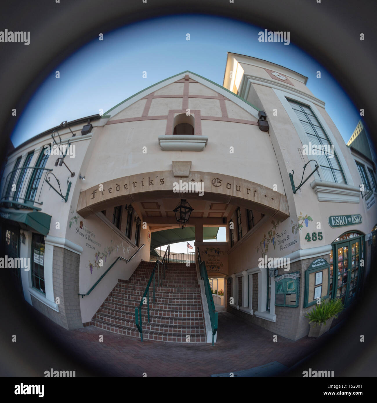 Two way stairs hi-res stock photography and images - Alamy