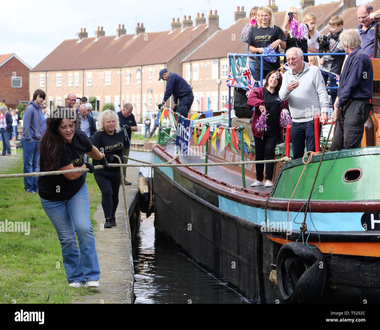 Barge pull hi-res stock photography and images - Alamy