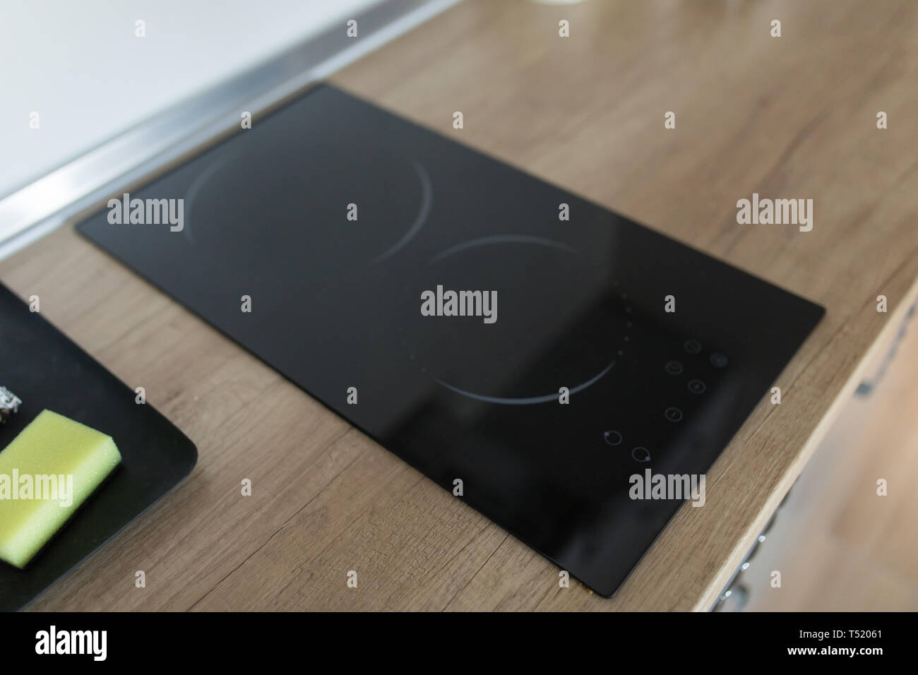 Modern dishes, induction cooker. Modern kitchen home Stock Photo - Alamy