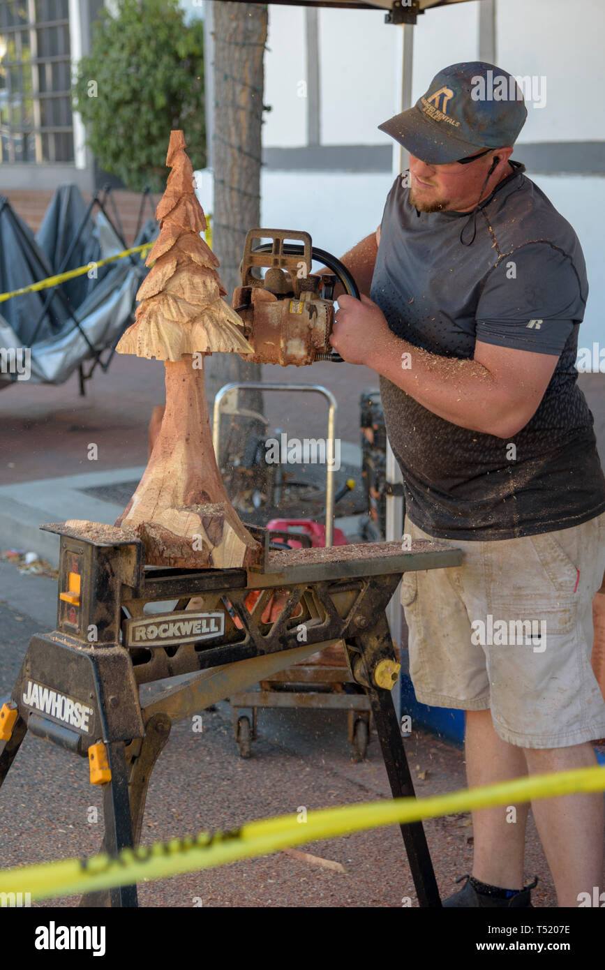 Chainsaw carver hi-res stock photography and images - Alamy