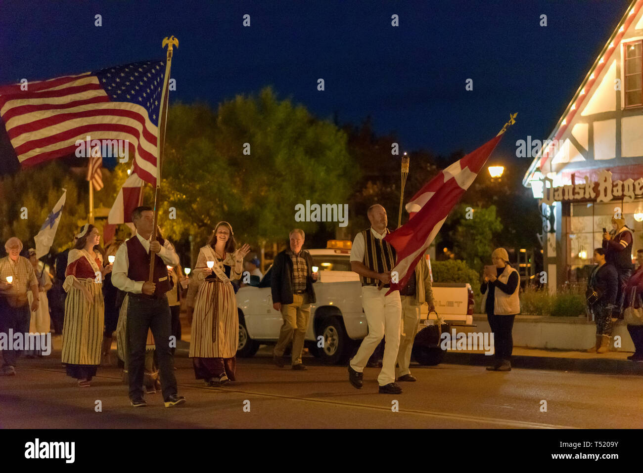 Night parade hi-res stock photography and images - Alamy