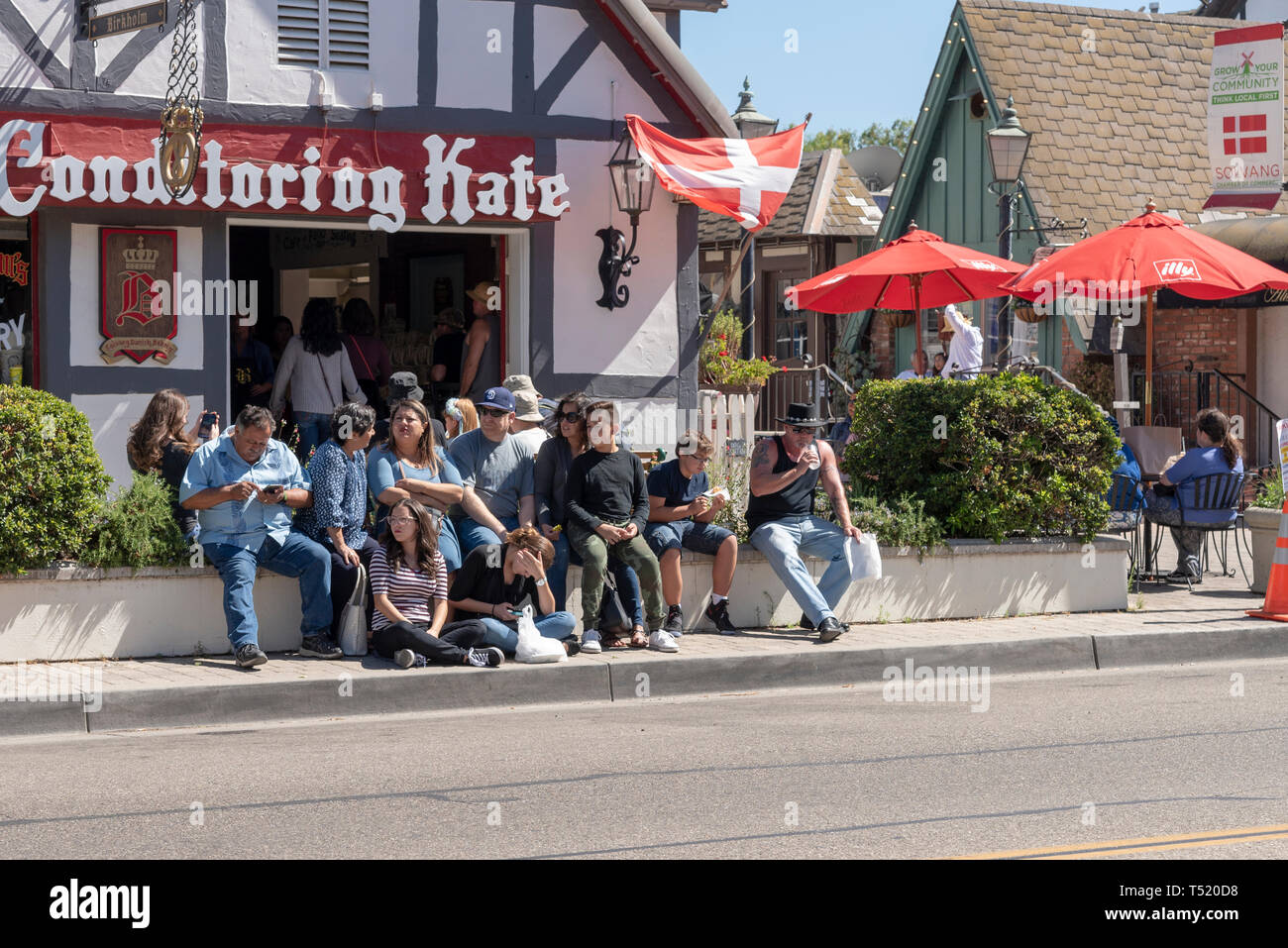 Sitting spectators hi-res stock photography and images - Alamy