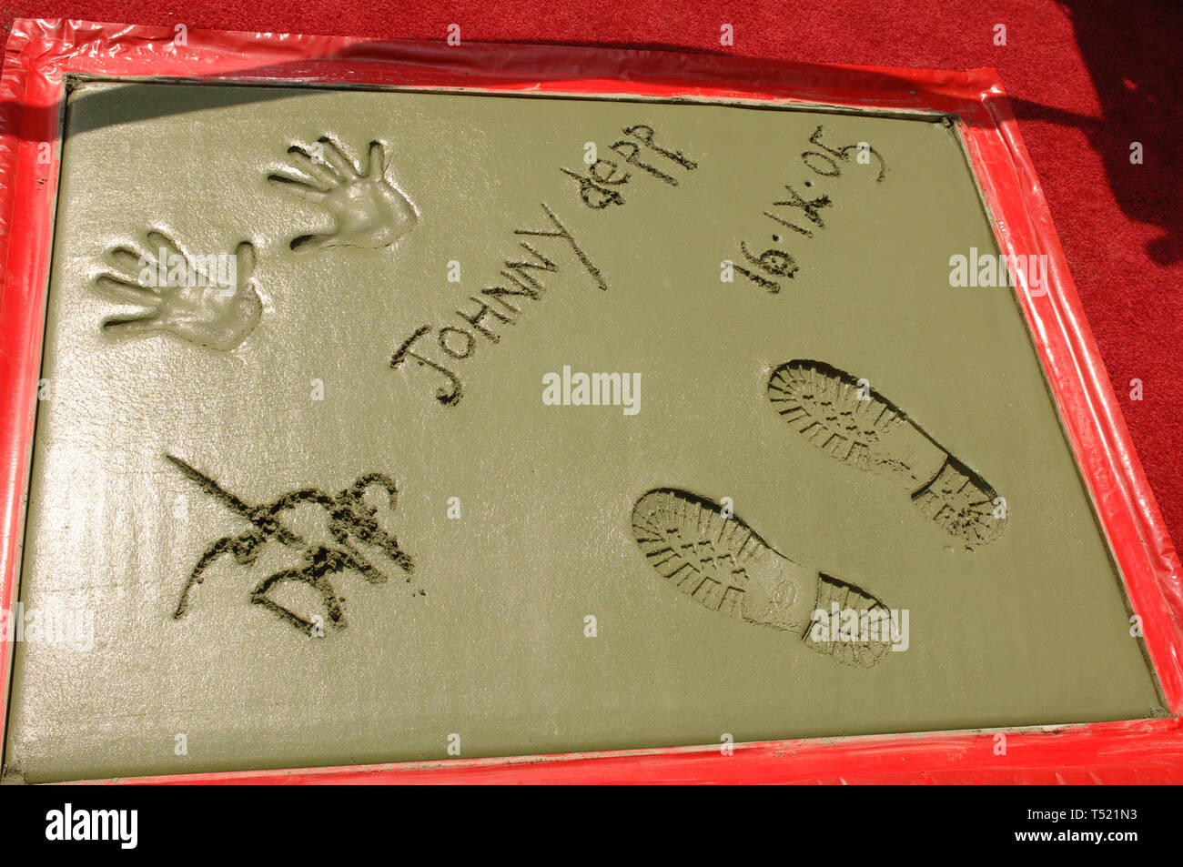 Johnny depp hand and footprints ceremony hi-res stock photography and ...