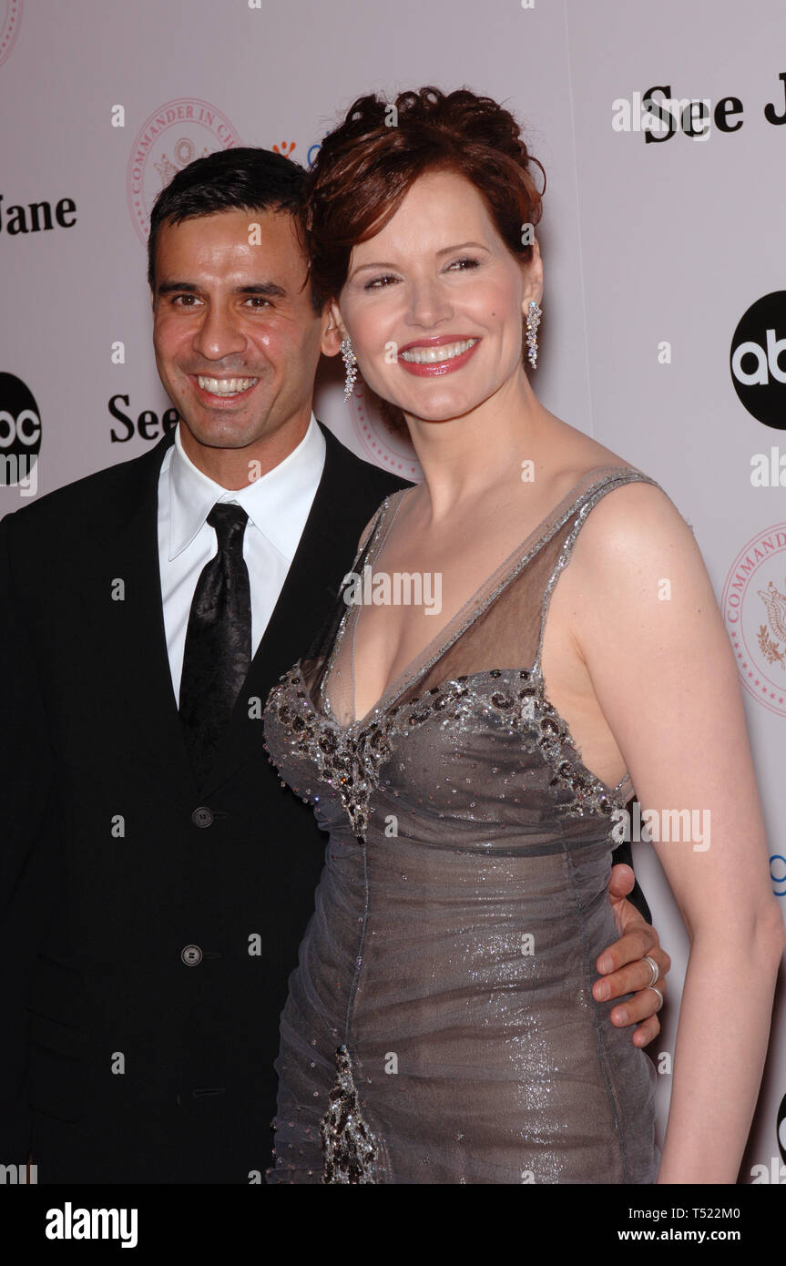 LOS ANGELES, CA. September 21, 2005: Actress GEENA DAVIS & husband DR ...