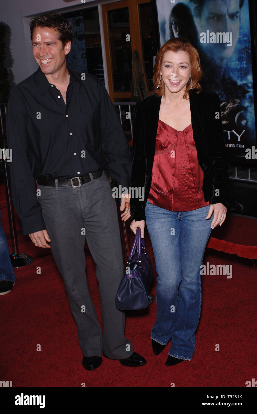 LOS ANGELES, CA. September 22, 2005: Actress ALYSON HANNIGAN & husband ...