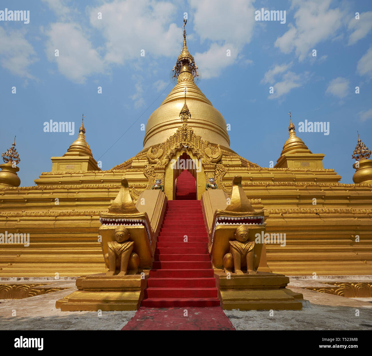 The main gold stupa at the Kuthodaw pagoda in Mandalal, Myanmar Stock ...