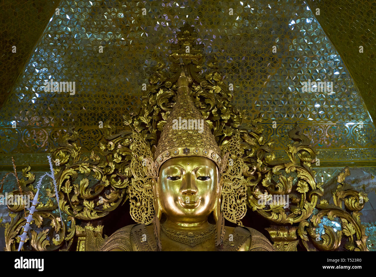 Golden altar myanmar hi-res stock photography and images - Alamy