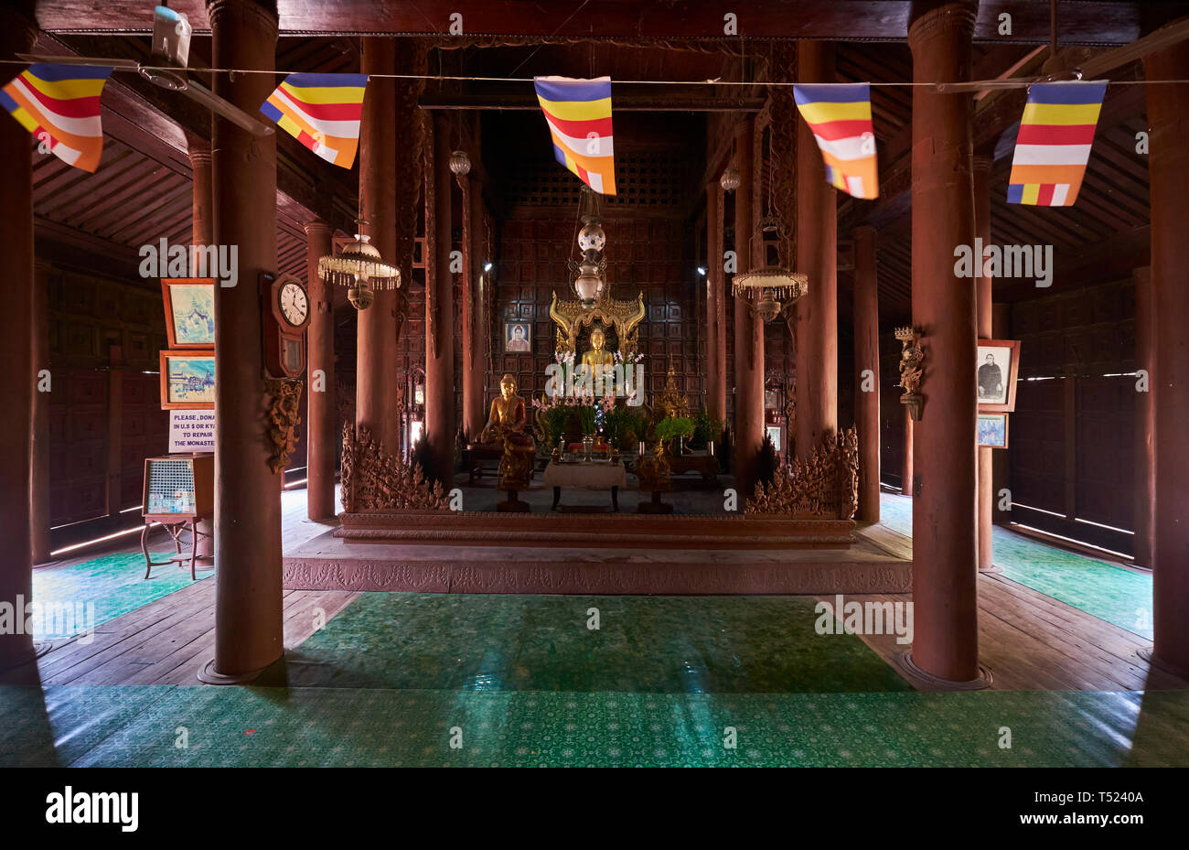 Maroon bin hi-res stock photography and images - Alamy