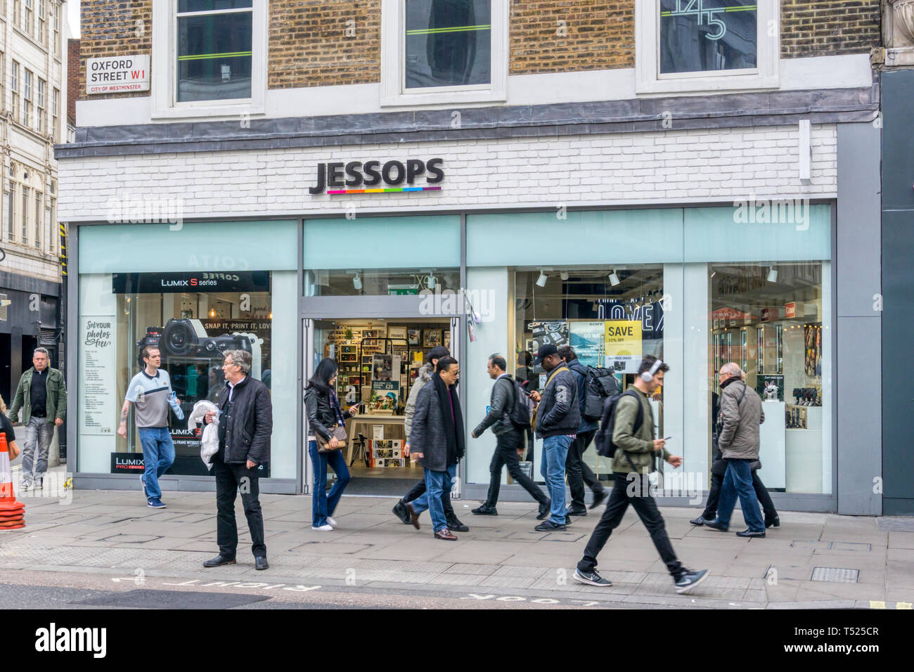 A branch of Jessops photographic retailers in Oxford Street Stock Photo ...