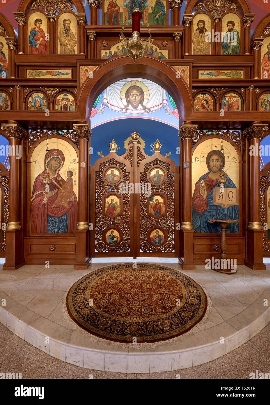 Catholic church altar sanctuary hi-res stock photography and images - Alamy