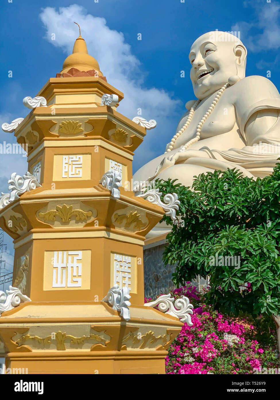 Large statue of sitting Buddha at Vinh Trang Pagoda in My Tho, Vietnam ...