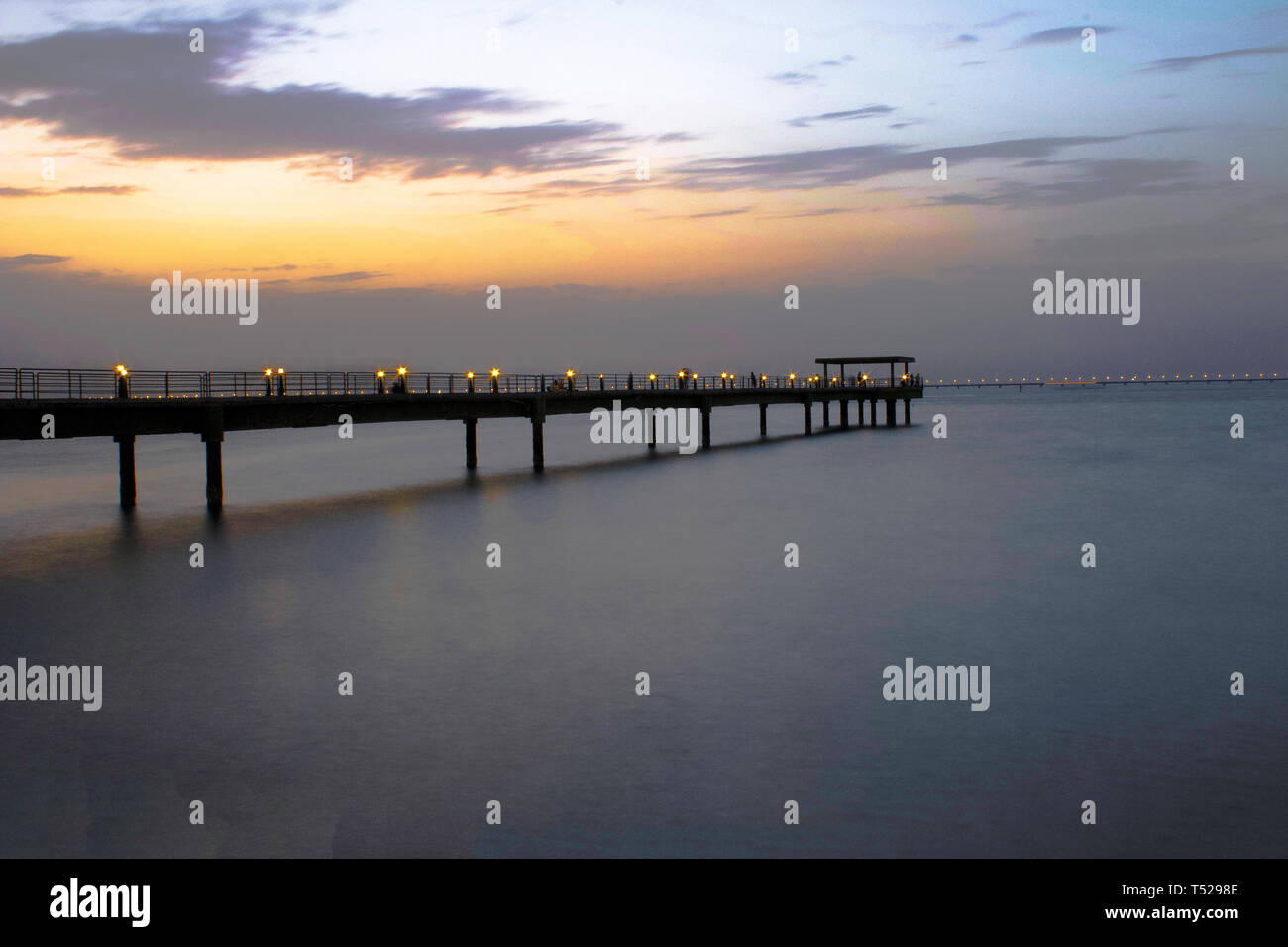 kuwait nature beauty night and day Stock Photo - Alamy