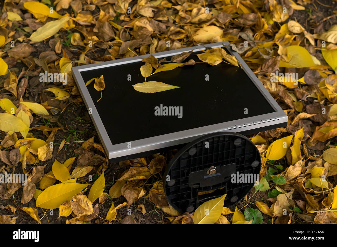 Broken computer, grass hi-res stock photography and images - Alamy