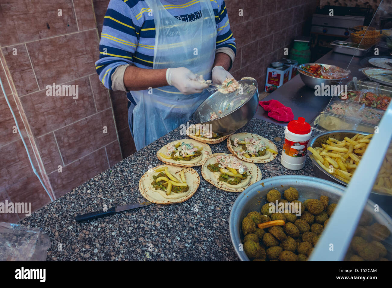 Man preparing falafels in small restaurant in Jordan Stock Photo - Alamy