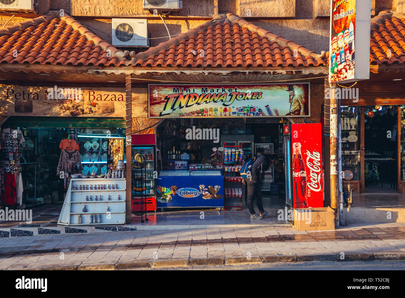 Mini market hi-res stock photography and images - Alamy