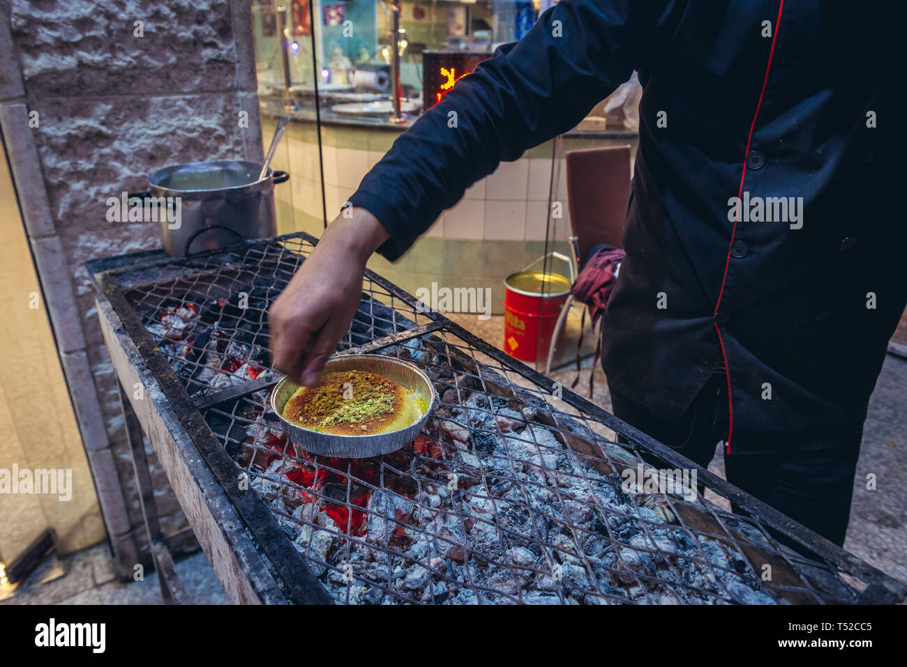 Kunafa jordan hi-res stock photography and images - Alamy