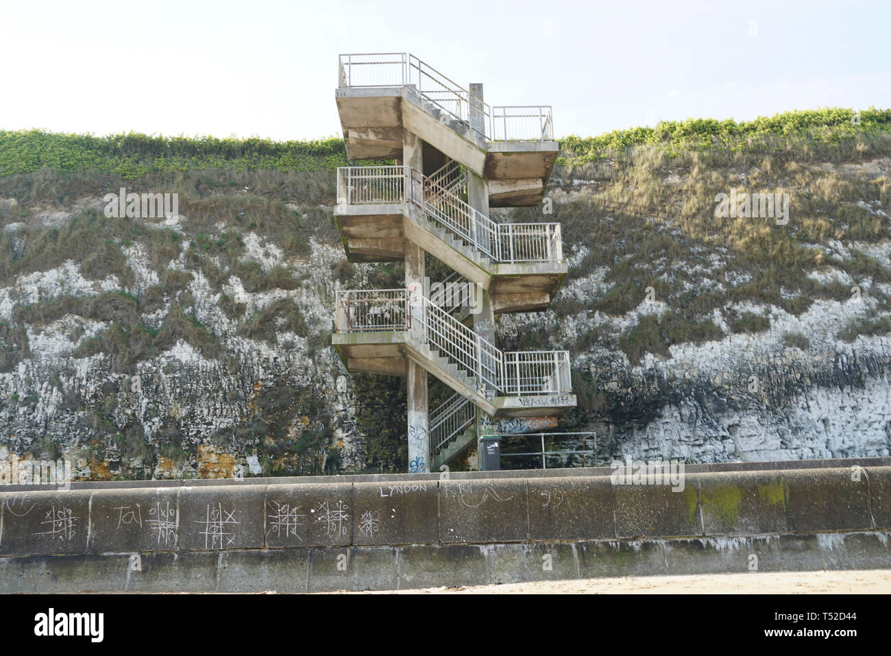 Walpole bay pool margate hi-res stock photography and images - Alamy