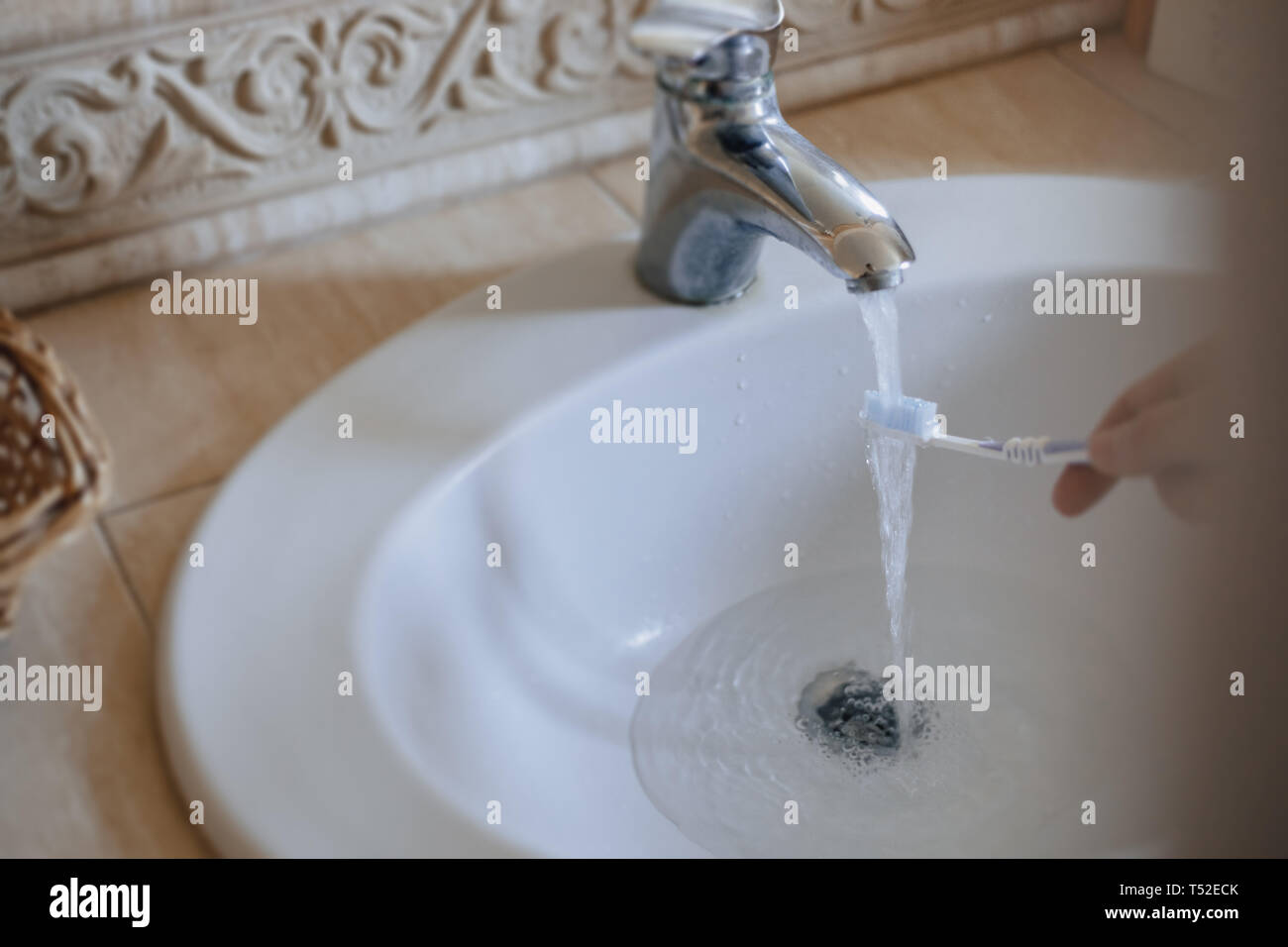 Brush teeth tap hi-res stock photography and images - Alamy