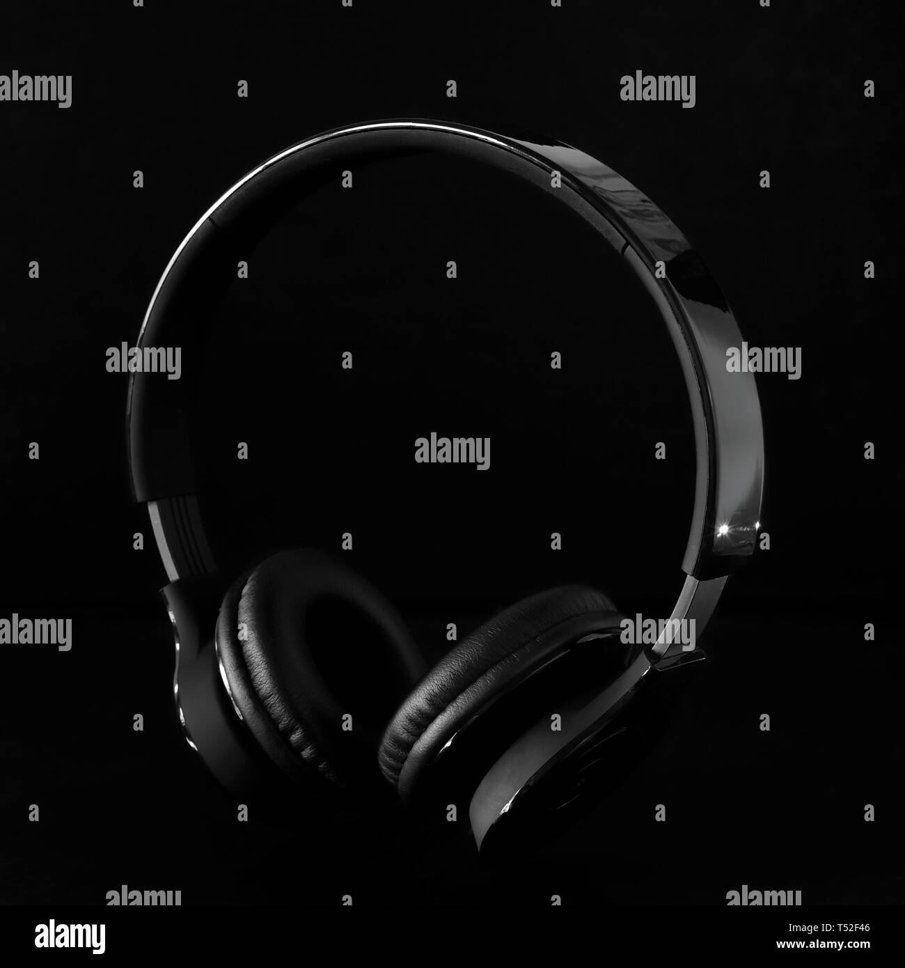 Dj headphones cut out hi-res stock photography and images - Alamy