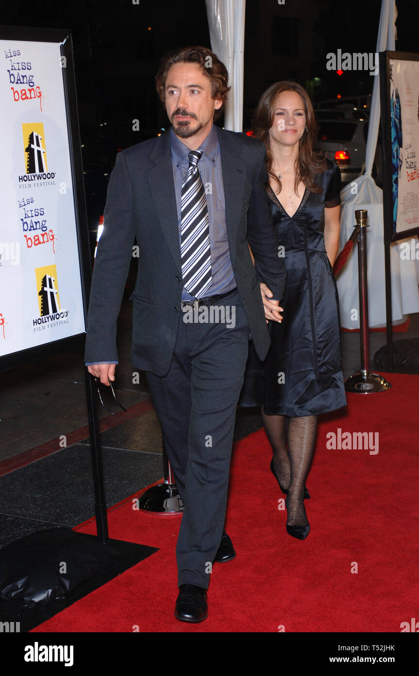 LOS ANGELES, CA. October 18, 2005: Actor ROBERT DOWNEY JR & wife SUSAN ...