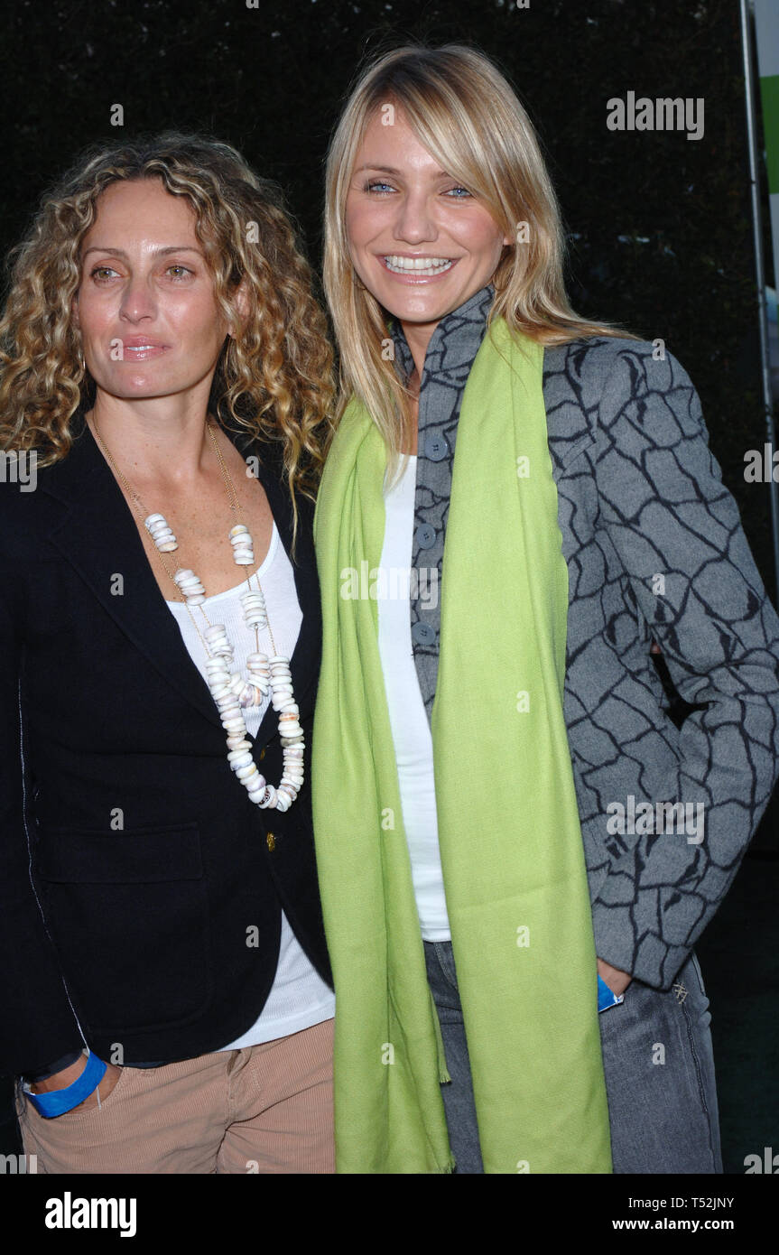 LOS ANGELES, CA. October 19, 2005: Actress CAMERON DIAZ (right ...