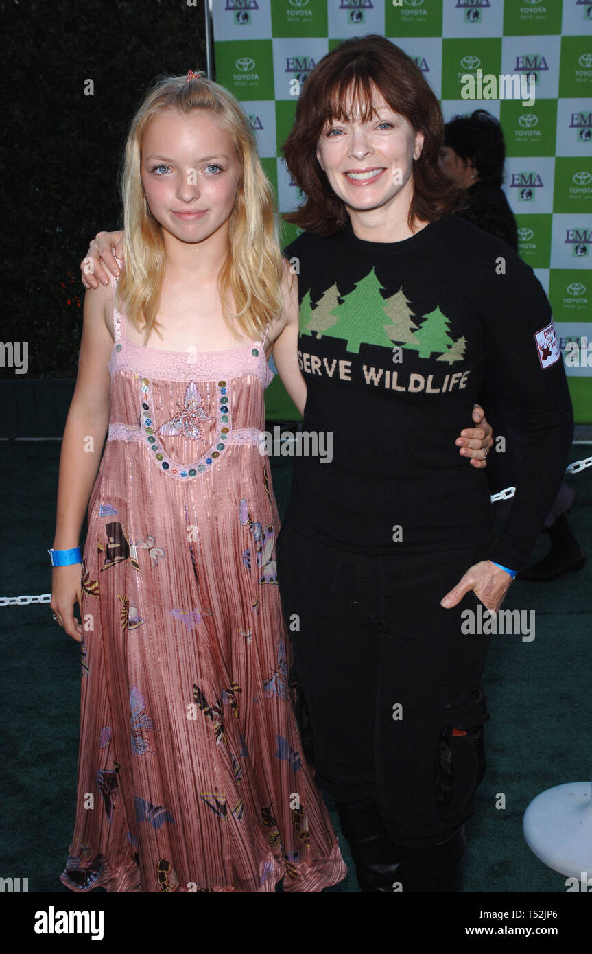 LOS ANGELES, CA. October 19, 2005: Actress FRANCIS FISHER & daughter ...