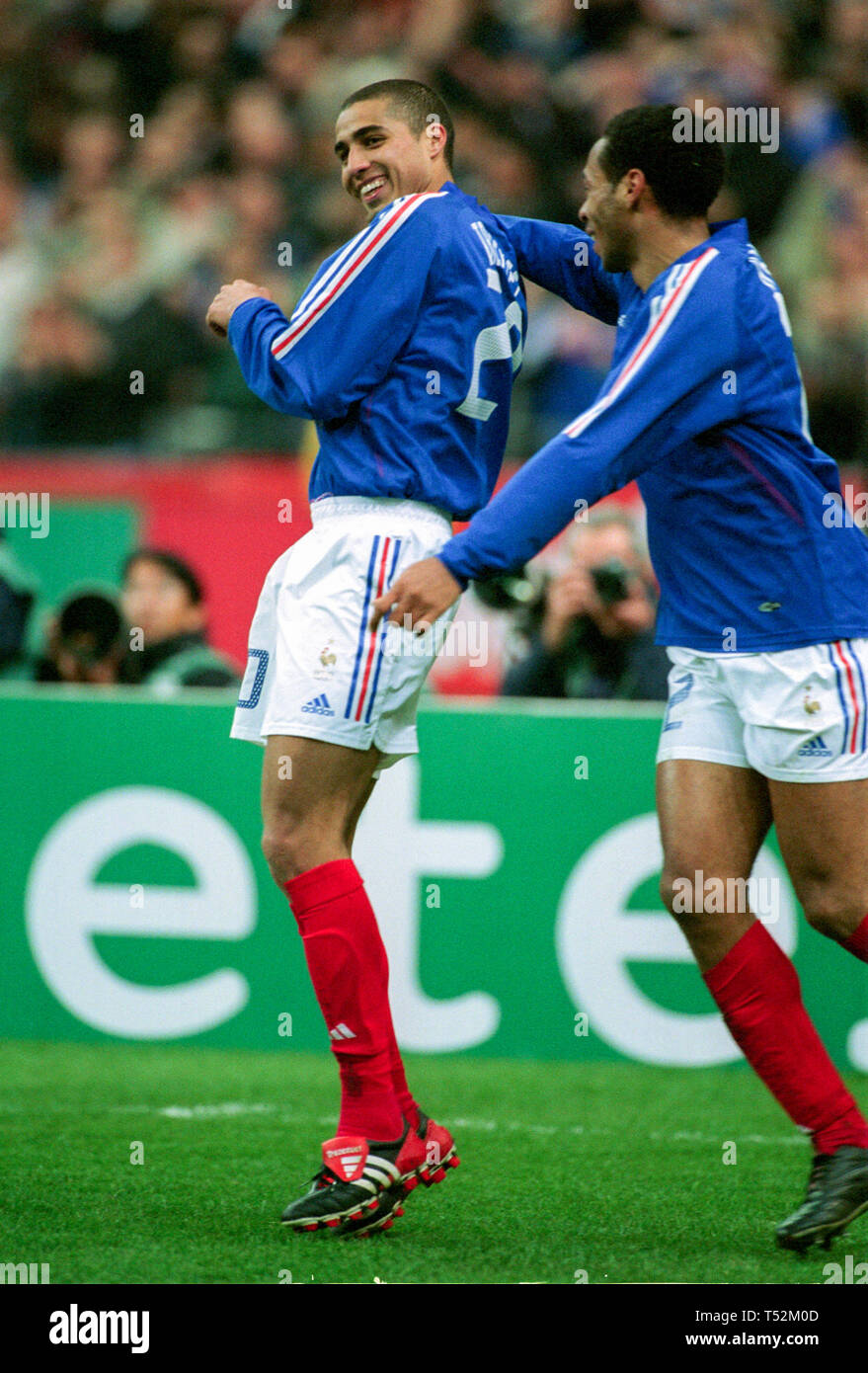 Football celebrating thierry henry hi-res stock photography and images ...