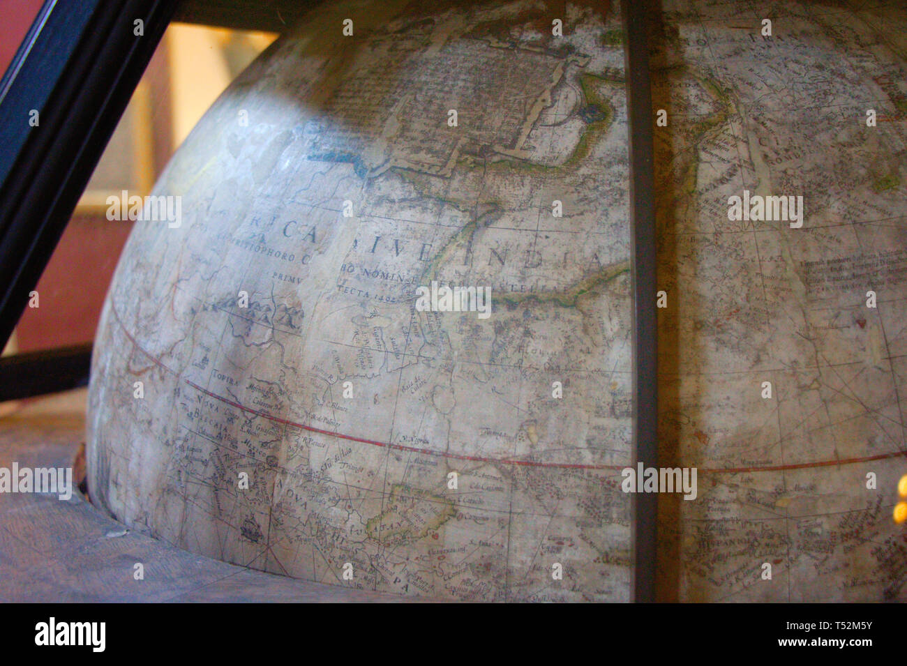 Antique globe map hi-res stock photography and images - Alamy