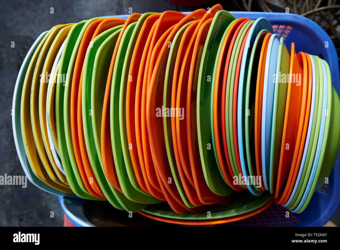 Plastic plates hi-res stock photography and images - Alamy