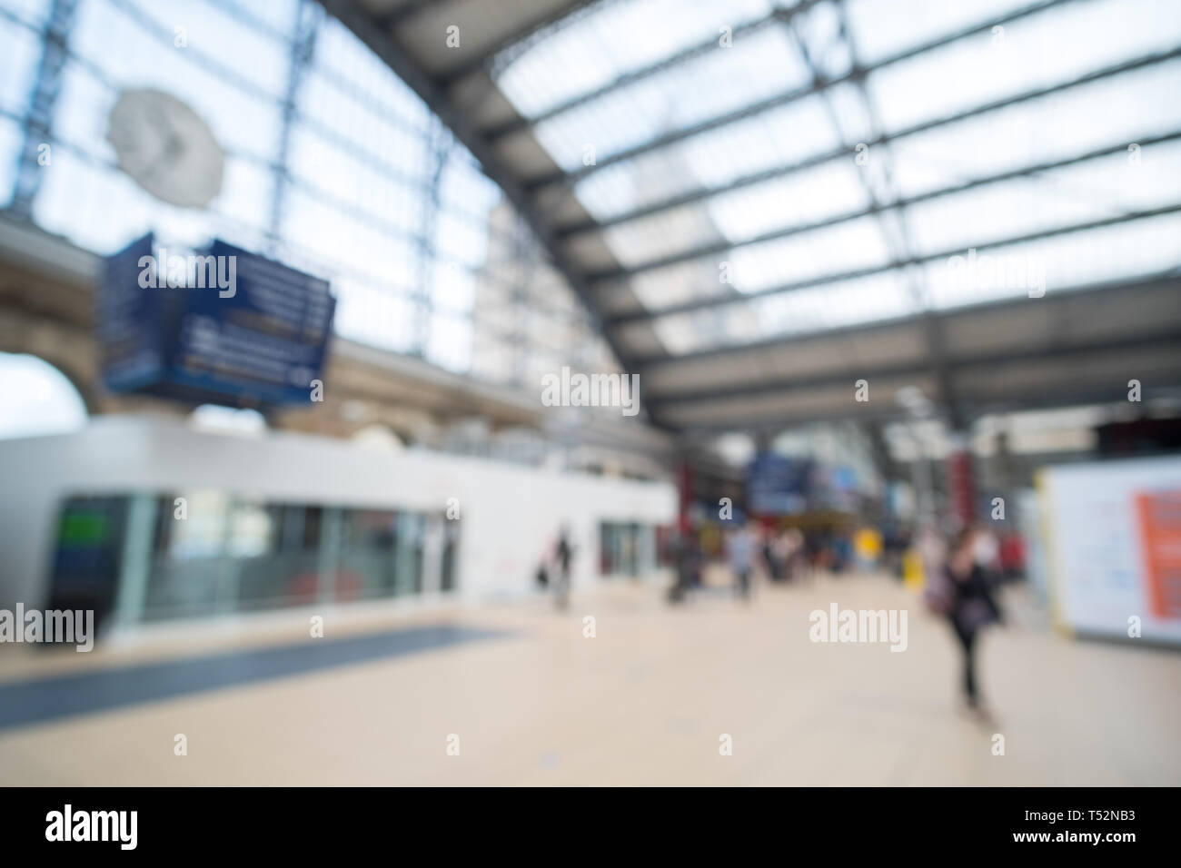 Liverpool lime street train station hi-res stock photography and images ...