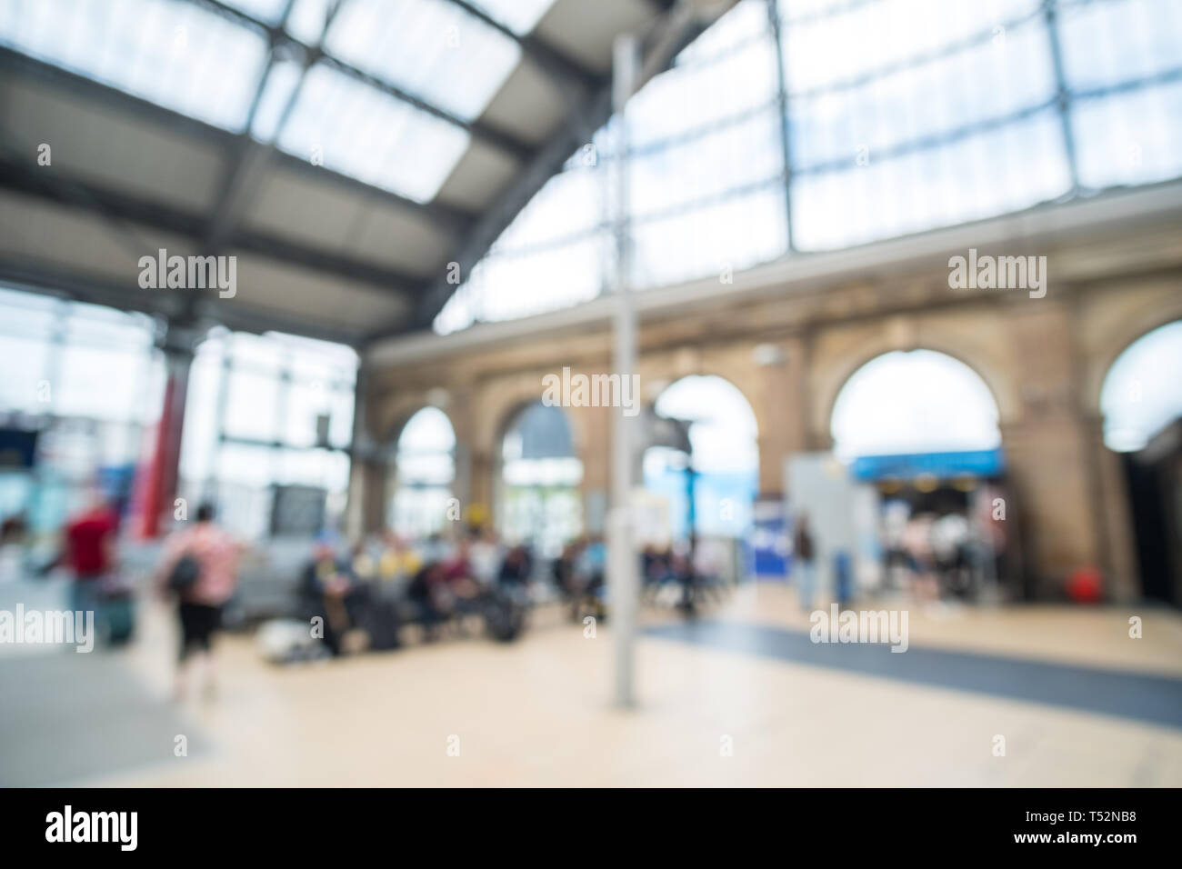 Liverpool lime street train station hi-res stock photography and images ...