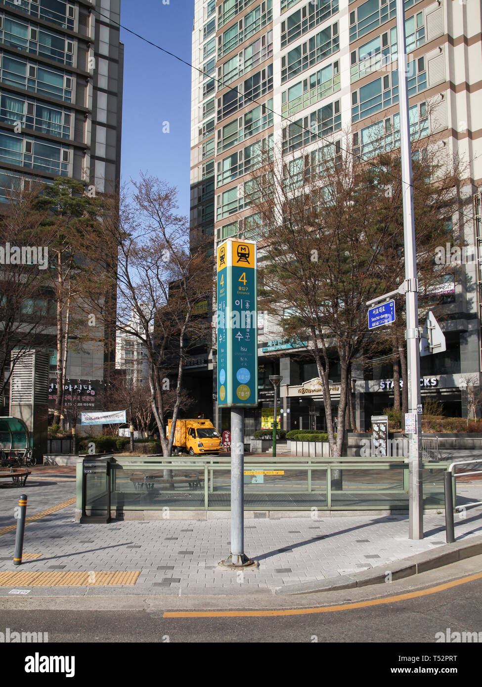 Isu Subway Station Sign in Seoul, South Korea Stock Photo - Alamy